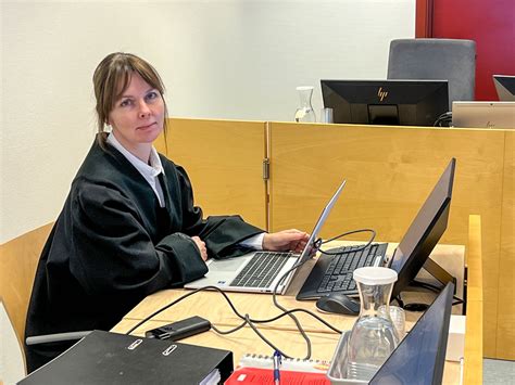 Nyheter Grenland Skal Ha Instruert Tenåring Til å Ha Sex Med Søstera Si