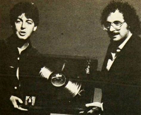 Informes Ron Weisner Manager Y Enemigo Divina Madonna