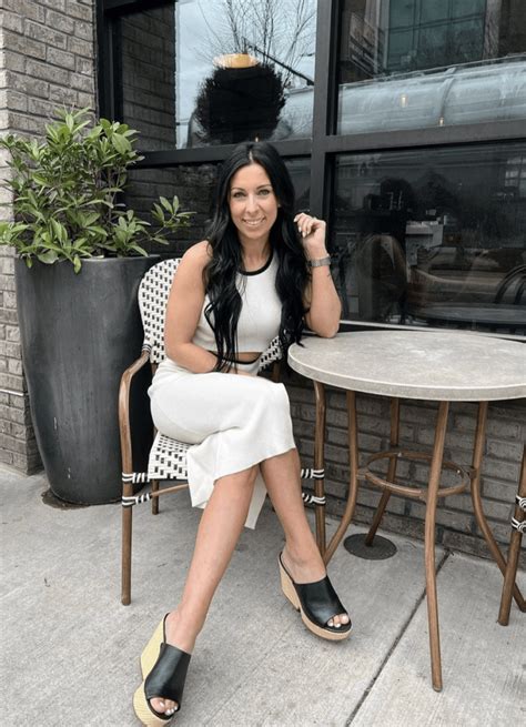 Mackenzie Standifer Sells Shoes The Hollywood Gossip