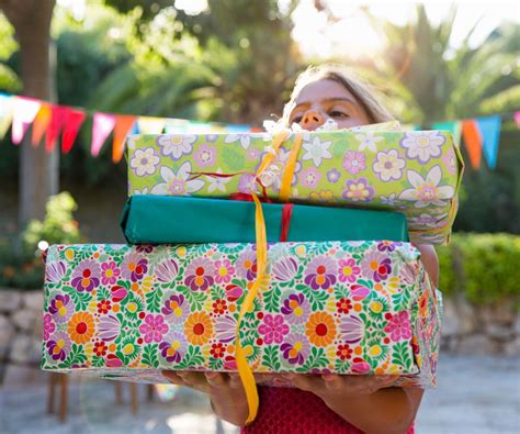 Geschenke Einpacken Coole Anleitungen Und Tipps Famigros