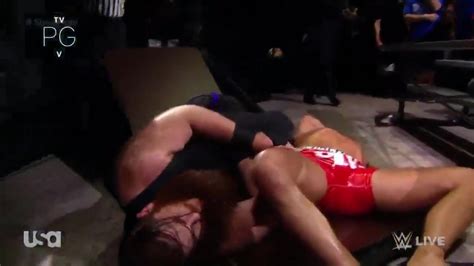 Barefoot Wrestler Brutally Kicks His Opponent