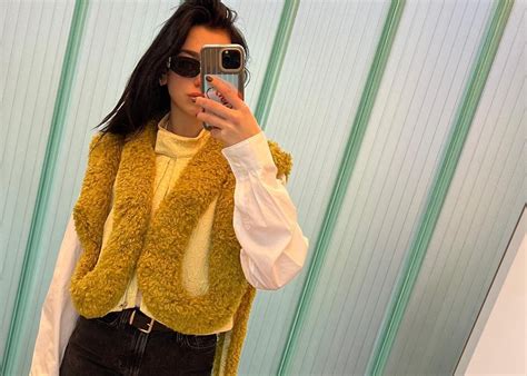 Dua Lipas Furry Vest Outfit Is The Only Thing We Wanna Wear