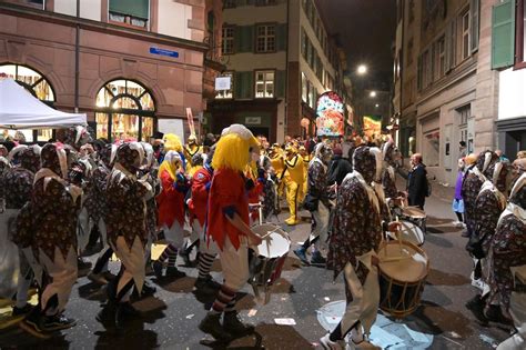 Fasnacht Basel 2025 Cliquen Guggen Cortège Und Morgenstreich