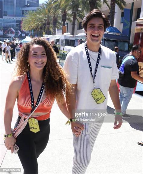 Sofie Dossi Photos and Premium High Res Pictures - Getty Images