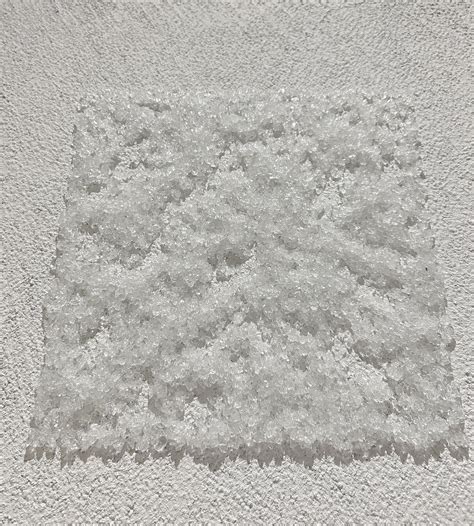 クリスタルのようなリサイクルガラス。 初個展まであと1週間。 一日中誰とも喋らないでひたすら制作に没頭する日もある。 ぼくにはそれが合ってるのかも。