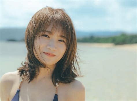 ビーチで水着＆浴衣姿解禁 秋元真夏 乃木坂46卒業後 初のフォトブック『淡淡』“凛とした美しさ”見返りショットも めざましmedia