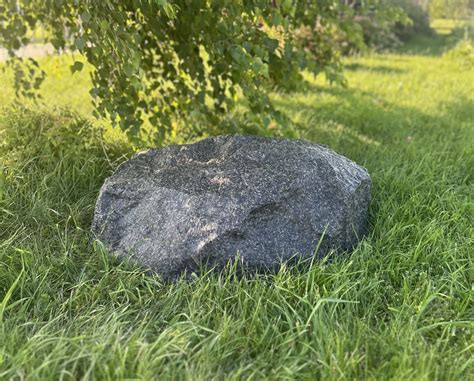 Купить искусственные камни на люки и септики