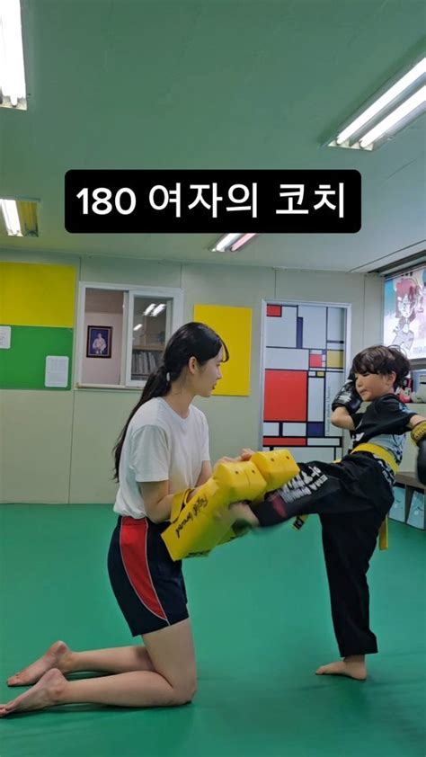 이주영 180 여자의 코치 앉은키도 더 크네 😅 코치 운동하는여자 운동영상 운동일지 운동기록 Muaythai Kickboxing 킥복싱 무에타이 샌드백