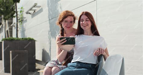 Premium Photo Young Lesbian Couple Taking Selfie In The City Two