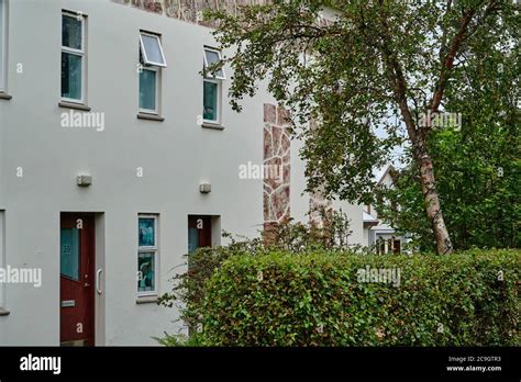 Architectural Details And Lush Garden Scenery In West Kópavogur 50s