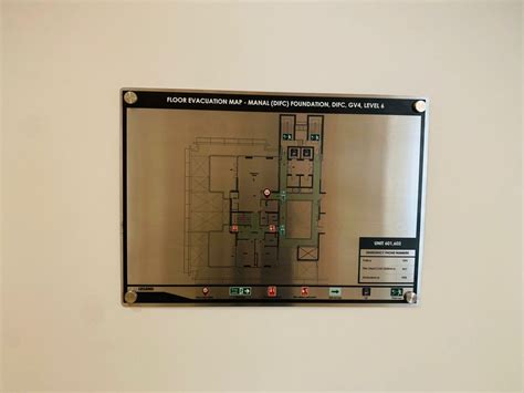 Manal Difc Foundation 7 Amzan Neon