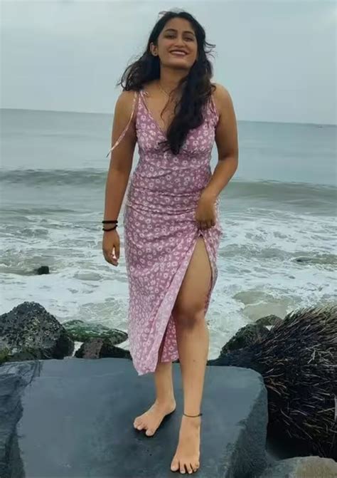 Photos தெய்வமகள் அண்ணியாருக்கு இவ்வளவு அழகான மகளா நடிகைகளே சரண்டர்