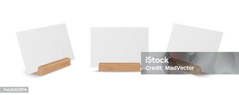 벡터 3d 현실적인 흰색 빈 빈 종이 시트 나무 홀더에 카드 스탠드 아이콘 세트 근접 촬영 모형 메뉴 프레임 소책자에 대한 디자인 템플릿입니다 아크릴 텐트 카드 전면 측면도