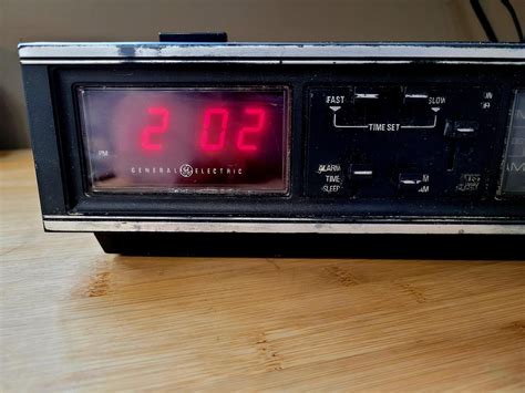 Vintage General Eectric Radioalarm Clock Model 7 466oa Walnut