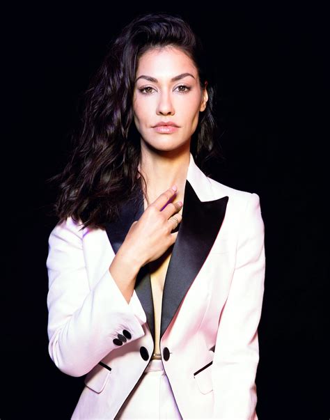 Janina Gavankar Background