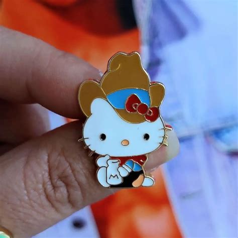 Pin Metálico Hello Kitty Vaquera