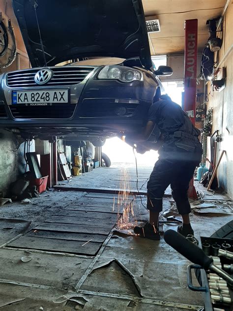 Замена опор и подшипников стоек амортизаторов — Volkswagen Passat B6 2