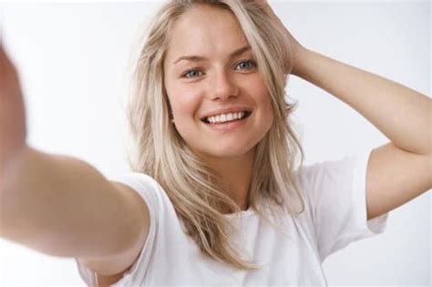 How To Take Great Selfies With A Smartphone 7 Handy Tips