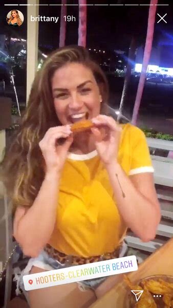 Hooters Hall Of Fame 2018 Inductees Include Brittany Cartwright Photos