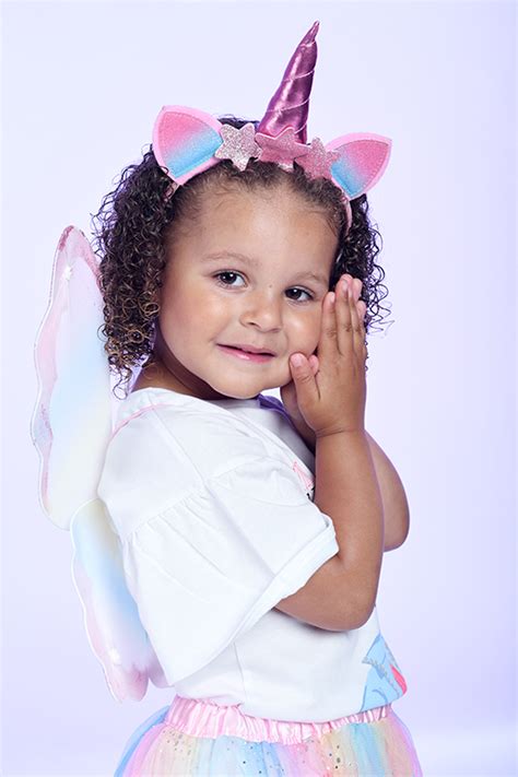 River Mae Model Folio