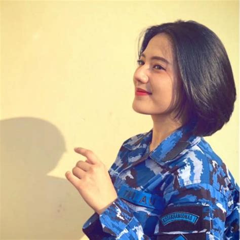 Potret Cantik Serda Nabila Prajurit Tni Pramugari Pesawat Ri 1