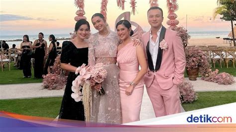 Gara Gara Foto Ini Nicholas Saputra Dikira Mempelai Pria Adinia Wirasti