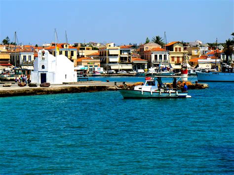 Bisericuţă în Portul Eghina Grecia Doxologia