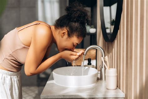 Should You Wash Your Face In The Morning An Expert Explains Canadian