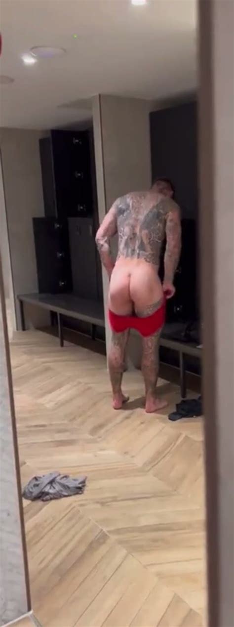 Sneaky Video Of Guy Changing Thisvid Com