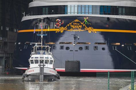 Disney Treasure Floats Out And Disney Destiny Floating Engine Room Feru Floats In At The Meyer