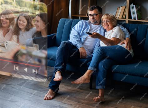 Premium Photo Full Shot Couple Looking At Floating Screen Premium Photo Full Shot Couple Looking At Floating Screen