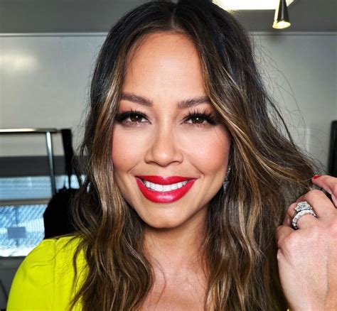 Ncis Hawaii Star Vanessa Lachey Shares Swimsuit Photo Saying Mahalo”