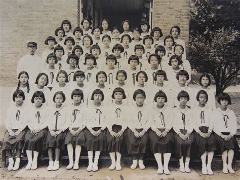 Yahooオークション 戦前台湾古写真2枚【台南第一高等女学校制服集