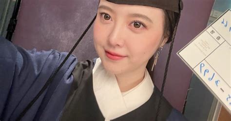 구혜선 마흔살에 학사모 쓴 근황··· 교수가 나보다 어려”