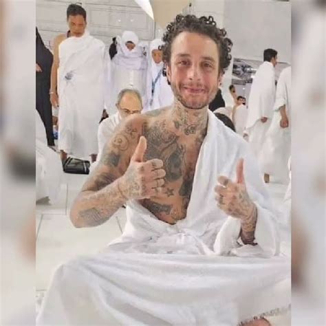 تاتو بـ أمي وملابس الإحرام عمرة ثانية لـ أحمد الفيشاوي بعد شهر من