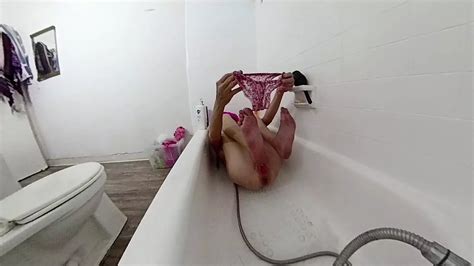 Lizzy Yum Vr Giugno 2025 Masturbazione Dilatando Il Bagno Amatoriale Al