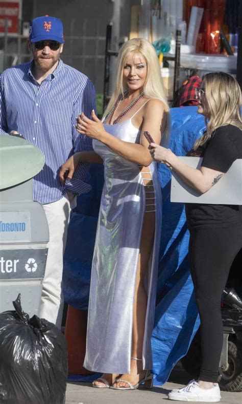 Abbie Cornish In A Silver Dress On The Set Of Trust Me Im A Doctor As Anna Nicole Smith In