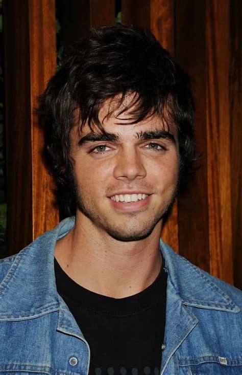Reid Ewing Mirror Online