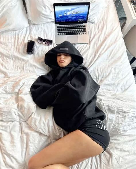 Comfy Photoshoot Ideas Bed Ig Pics Lounge Photoshoot Ideas Nikova Banks