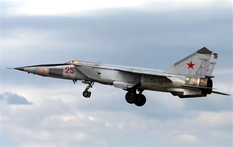 Gambar Pesawat Terbang Jet Tempur Mig 25 Foxbat Wallpaper 2