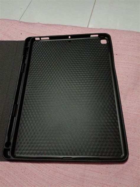 Pro Ipad Case Comes With A Bluetooth Keyboard Mobile Phones Gadgets Tablets Ipad On Carousell