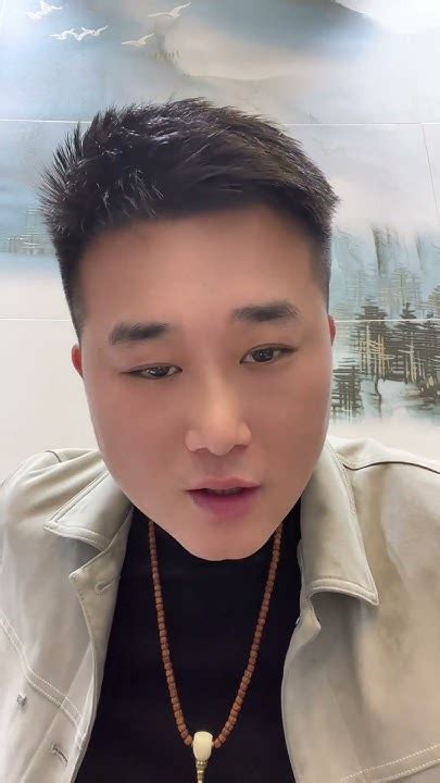 杨铭宇黄焖鸡，吃你饭的人都是学生，女性朋友居多，你自己翻车是因为什么心里没点数吗？你做到真正食品安全了吗？你有真的把客户放在心里吗？你真的把加盟商管理到位了吗？严格审核审查了吗？就只知道收加盟