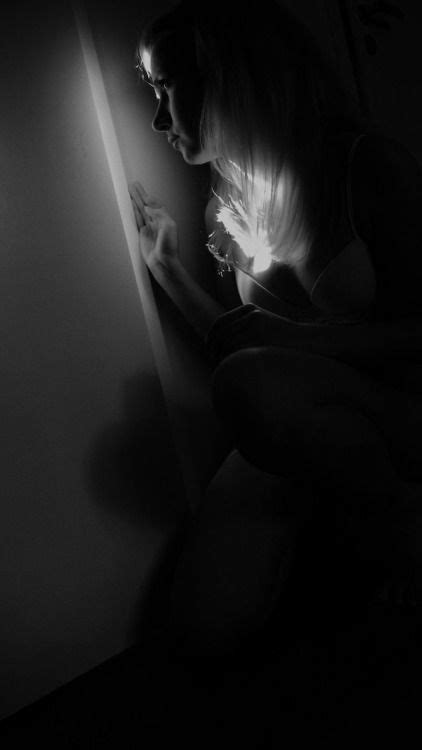 Peeking By Mirkunkainen Pic