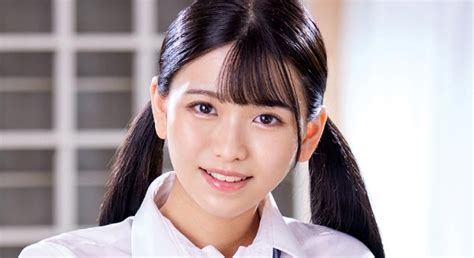 杏ここ 紺色ソックスなプリスカ制服画像