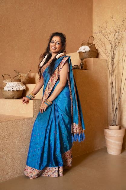 Indische Frauen Im Saree Bilder Kostenloser Download Auf Freepik