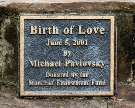 Plaque Dinformation Pour La Naissance De Lamour Par Michael Pavlovsky Au Jardin Botanique De