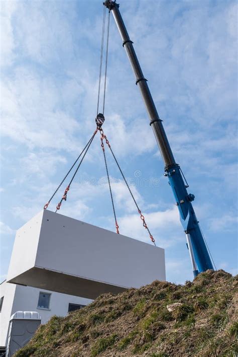 Kranliftgarage Vor Ort Stockfoto Bild Von Industrie 246199776