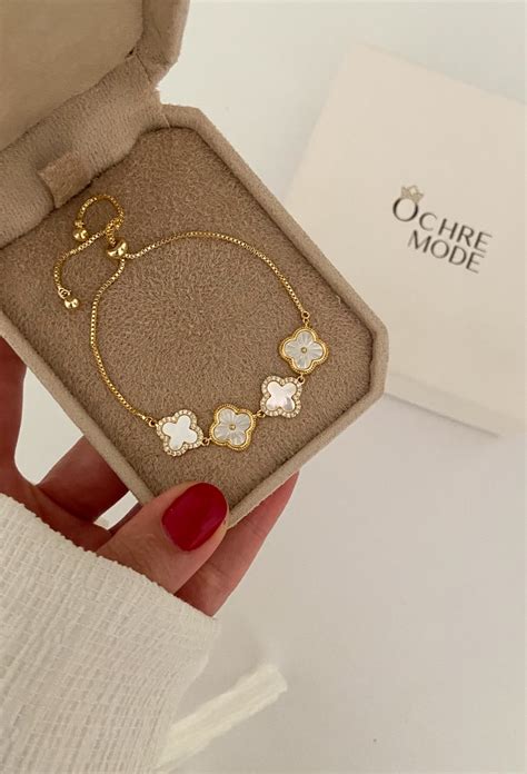 زیورالات اُکر مُد دستبند چهار گل ونکلیف