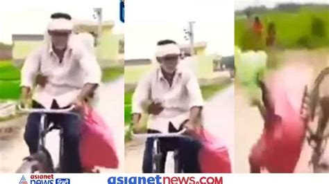 साइकिल पर मस्ती के मूड़ में निकले अंकल आंटी लेकिन रास्ते में हुई लड़ाई