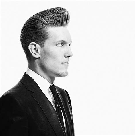 Classic Pompadour By Schorem Cortes De Pelo Hombre Estilos De Cabello Hombre Pelo Hombre